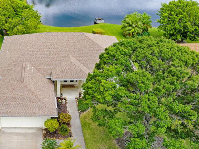 House with pool and garden