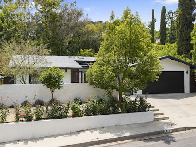 House with pool and garden