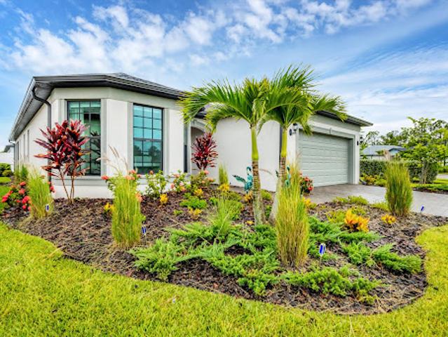 House with pool and garden