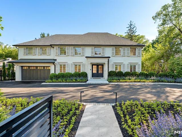 House with pool and garden