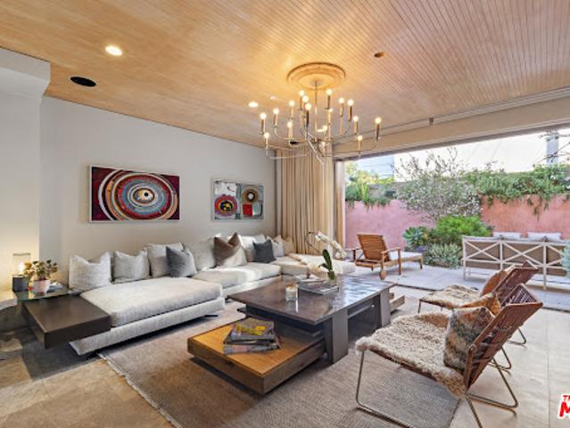 House with pool and garden