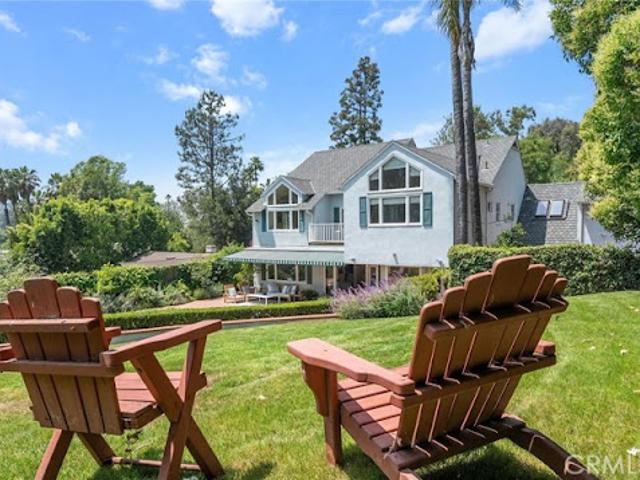 House with pool and garden