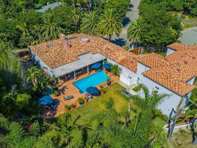 House with pool and garden