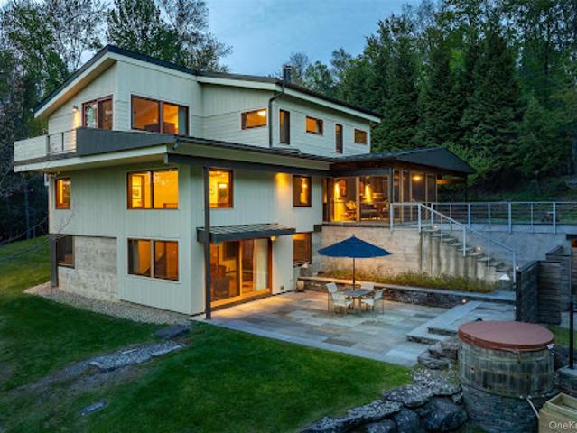 House with pool and garden