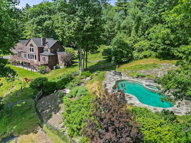 House with pool and garden