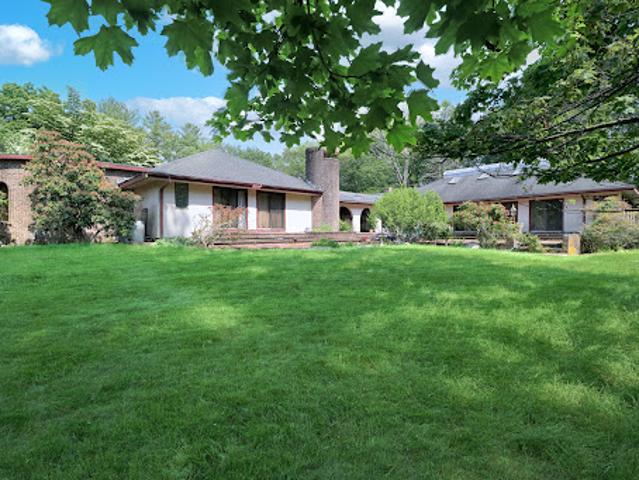 House with pool and garden