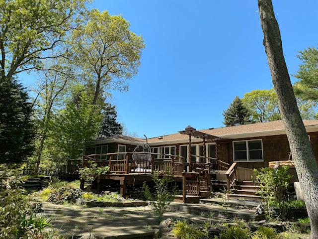 House with pool and garden