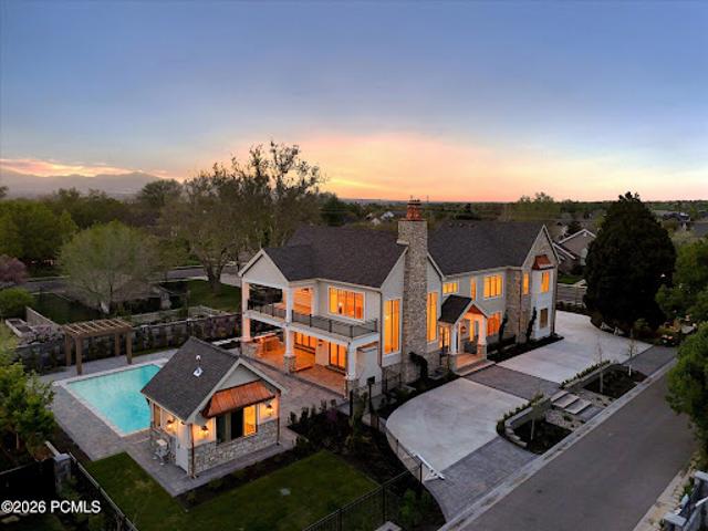 House with pool and garden