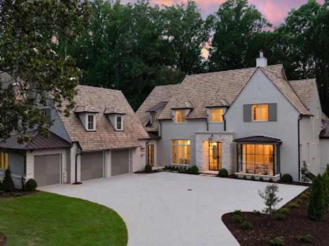 House with pool and garden
