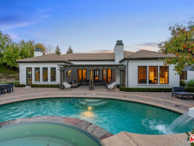 House with pool and garden