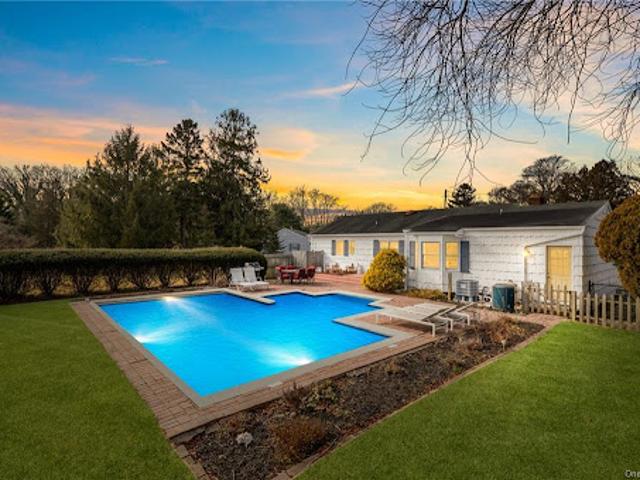 House with pool and garden