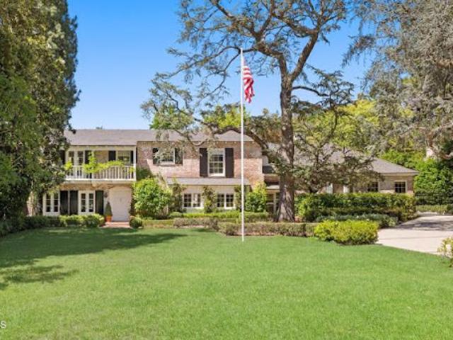 House with pool and garden