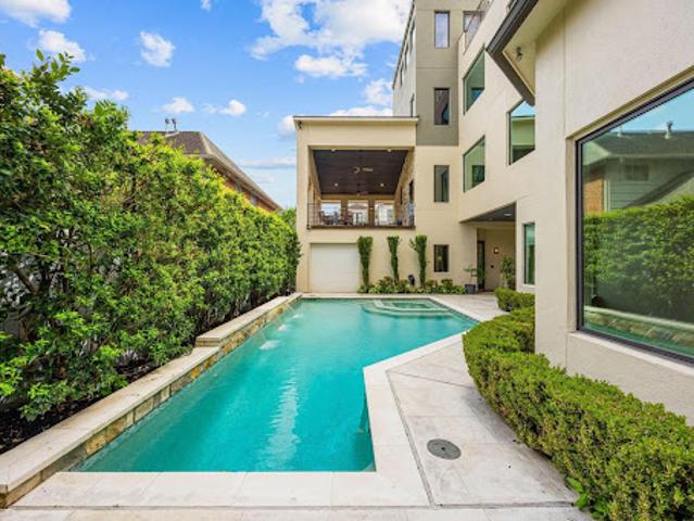 House with pool and garden
