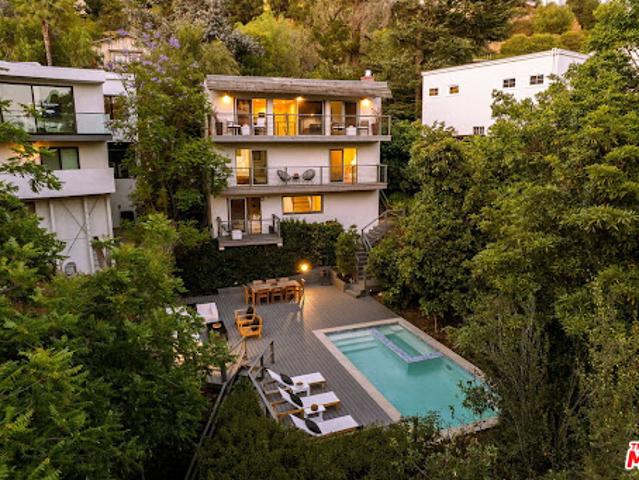 House with pool and garden