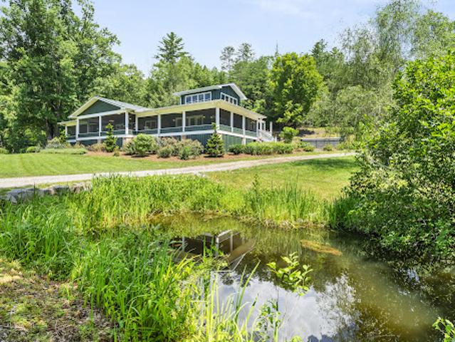House with pool and garden
