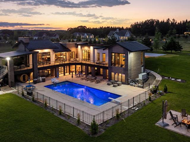 House with pool and garden