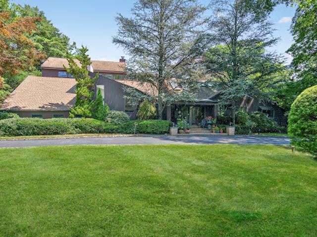 House with pool and garden