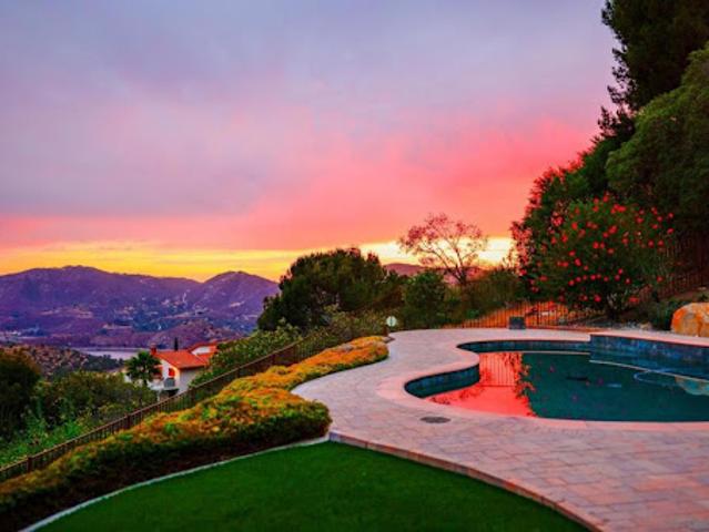 House with pool and garden