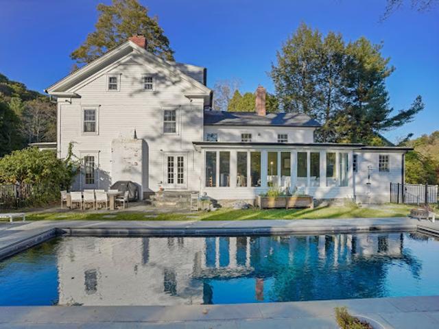 House with pool and garden