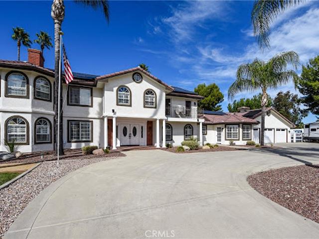 House with pool and garden
