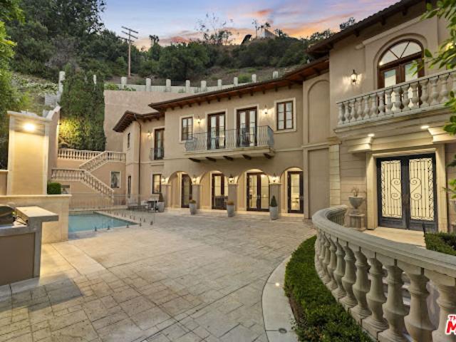 House with pool and garden