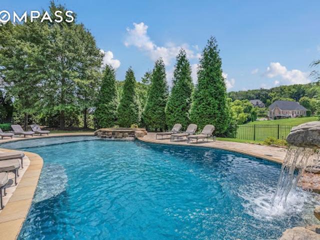 House with pool and garden