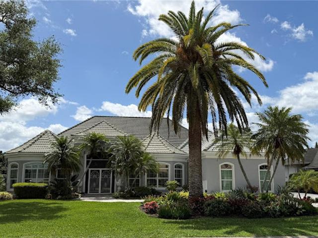 House with pool and garden