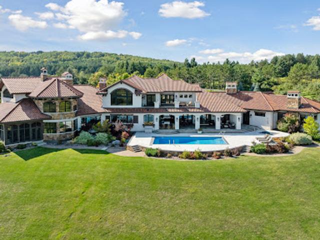 House with pool and garden
