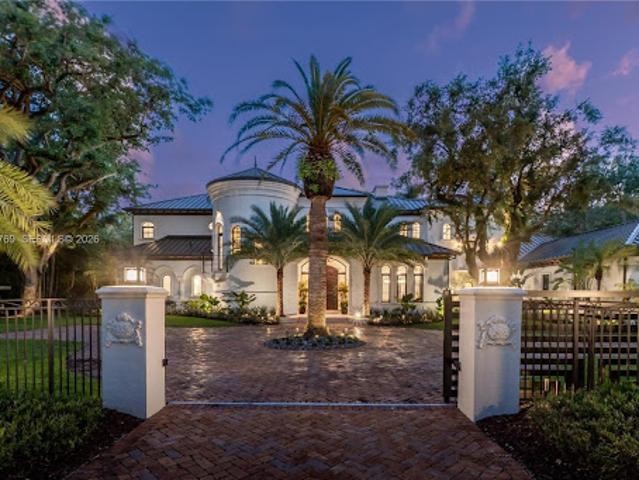 House with pool and garden