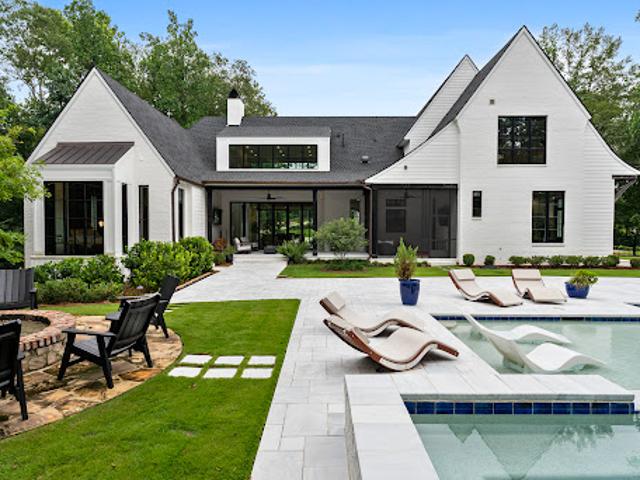 House with pool and garden