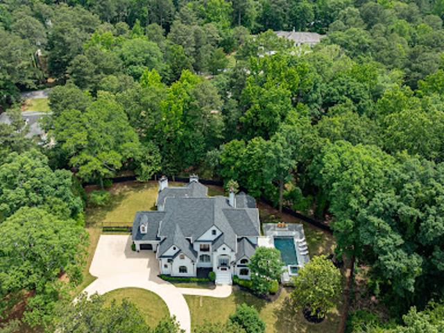 House with pool and garden