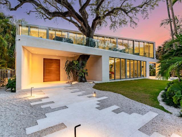 House with pool and garden