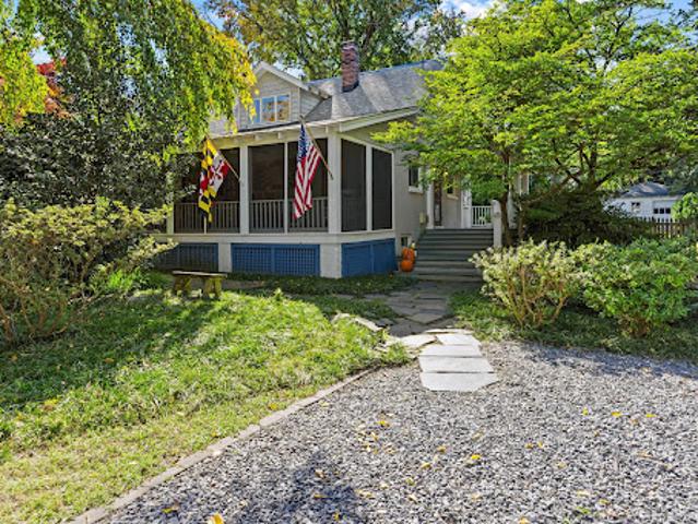 House with pool and garden