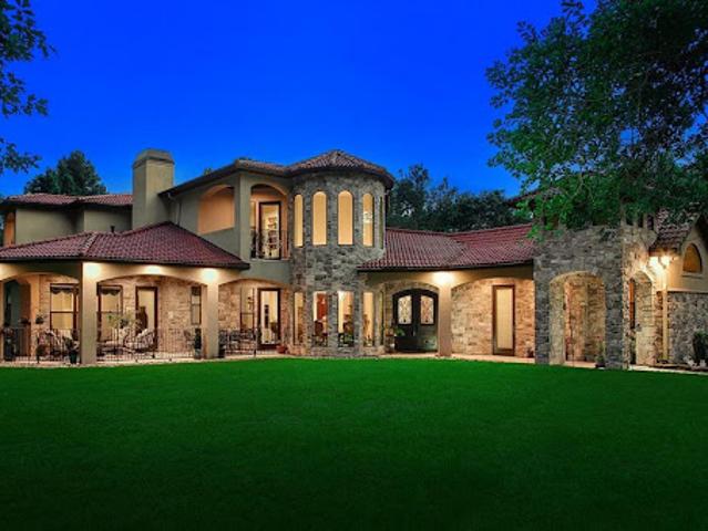 House with pool and garden