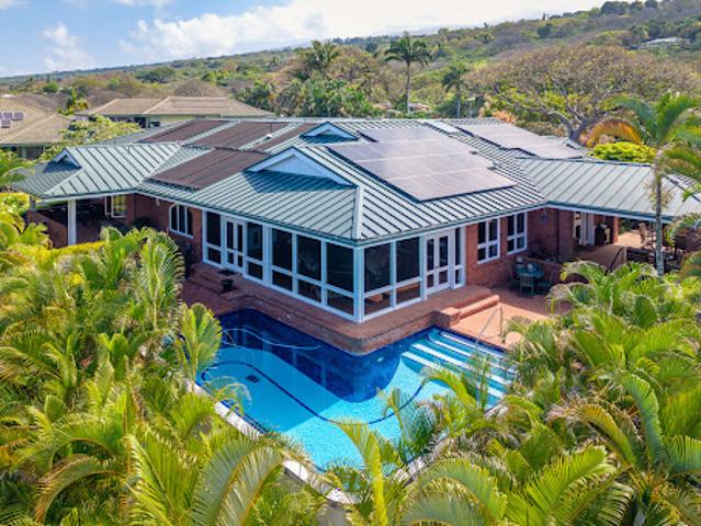 House with pool and garden