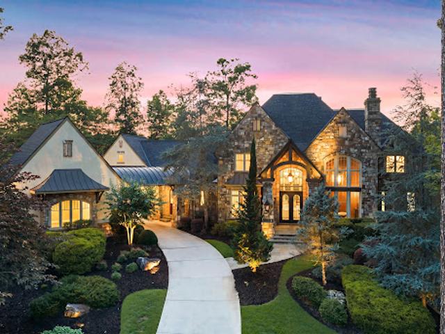 House with pool and garden