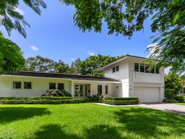 House with pool and garden