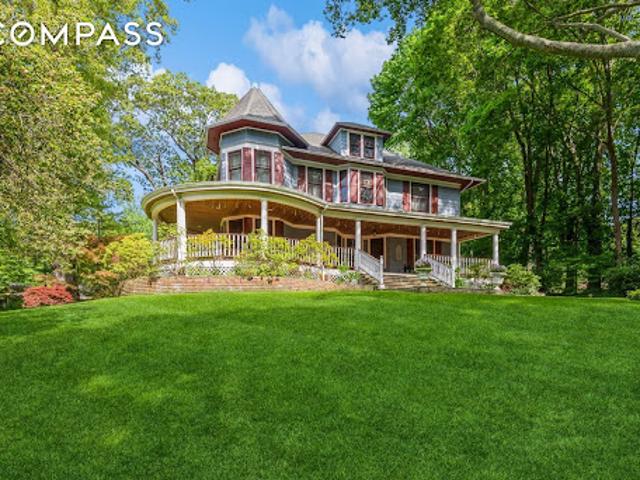 House with pool and garden