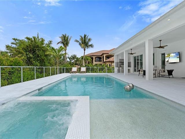 House with pool and garden
