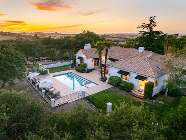 House with pool and garden