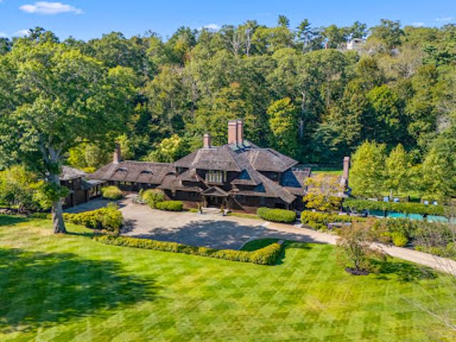 House with pool and garden