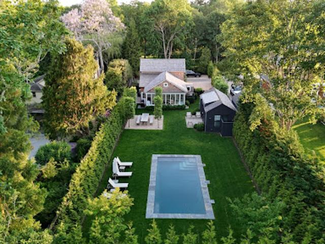 House with pool and garden