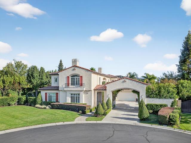 House with pool and garden