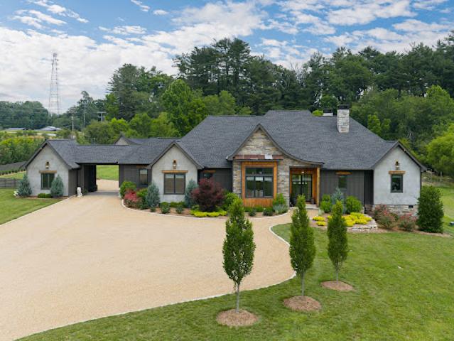 House with pool and garden