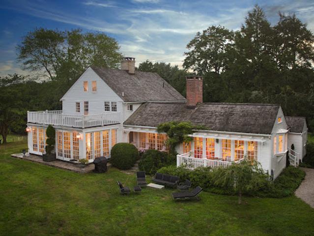 House with pool and garden