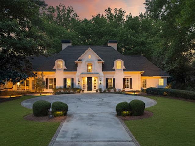 House with pool and garden