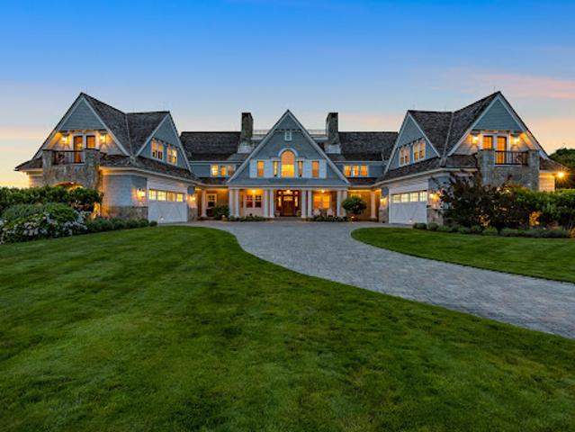 House with pool and garden