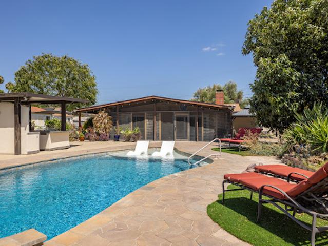 House with pool and garden
