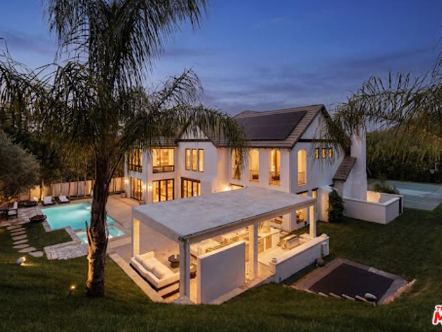 House with pool and garden