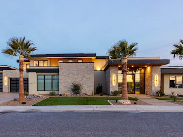 House with pool and garden
